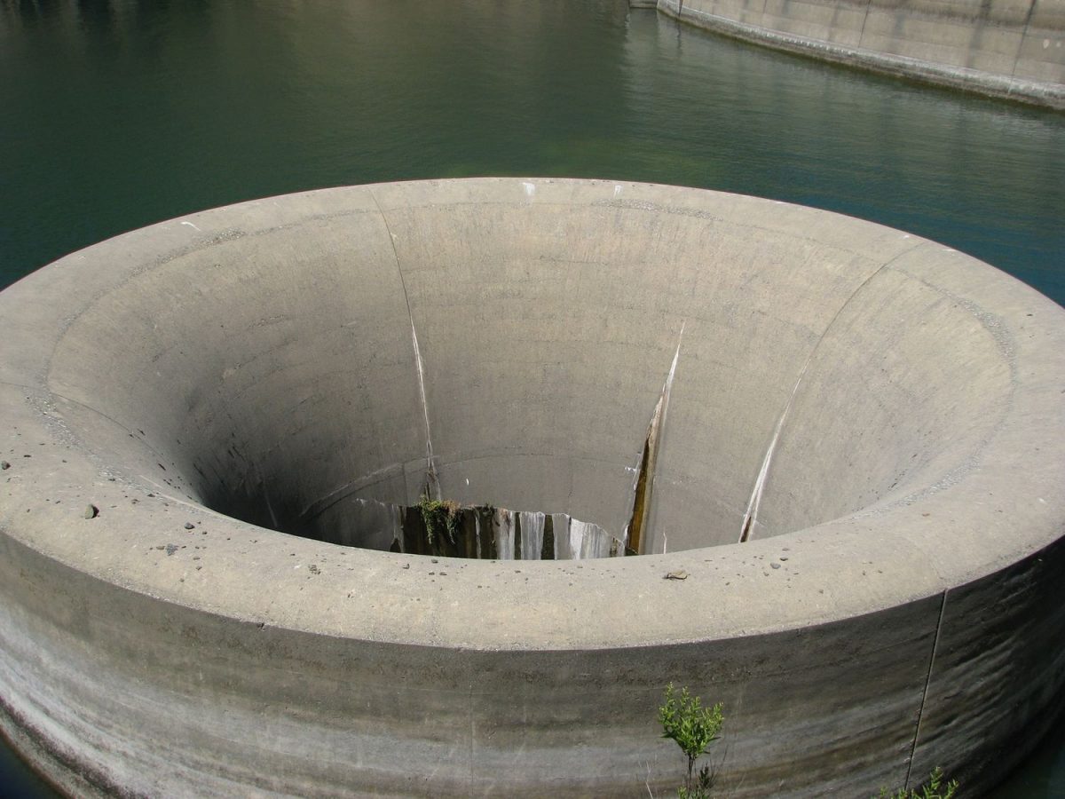 A Hole In The Lake - Monticello Dam