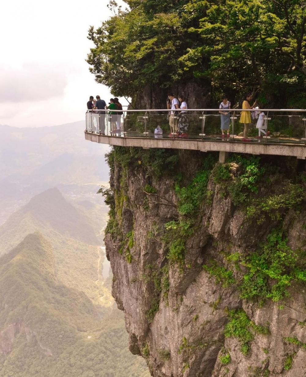 Glass Walkway 4,600 Feet Above Ground in Tianmen Mountain