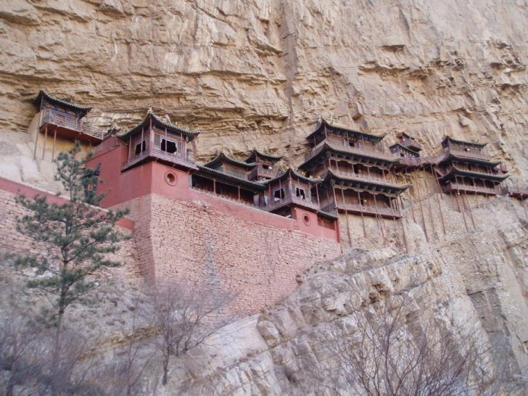 10 Stunning Mountainside Buildings - earthTripper